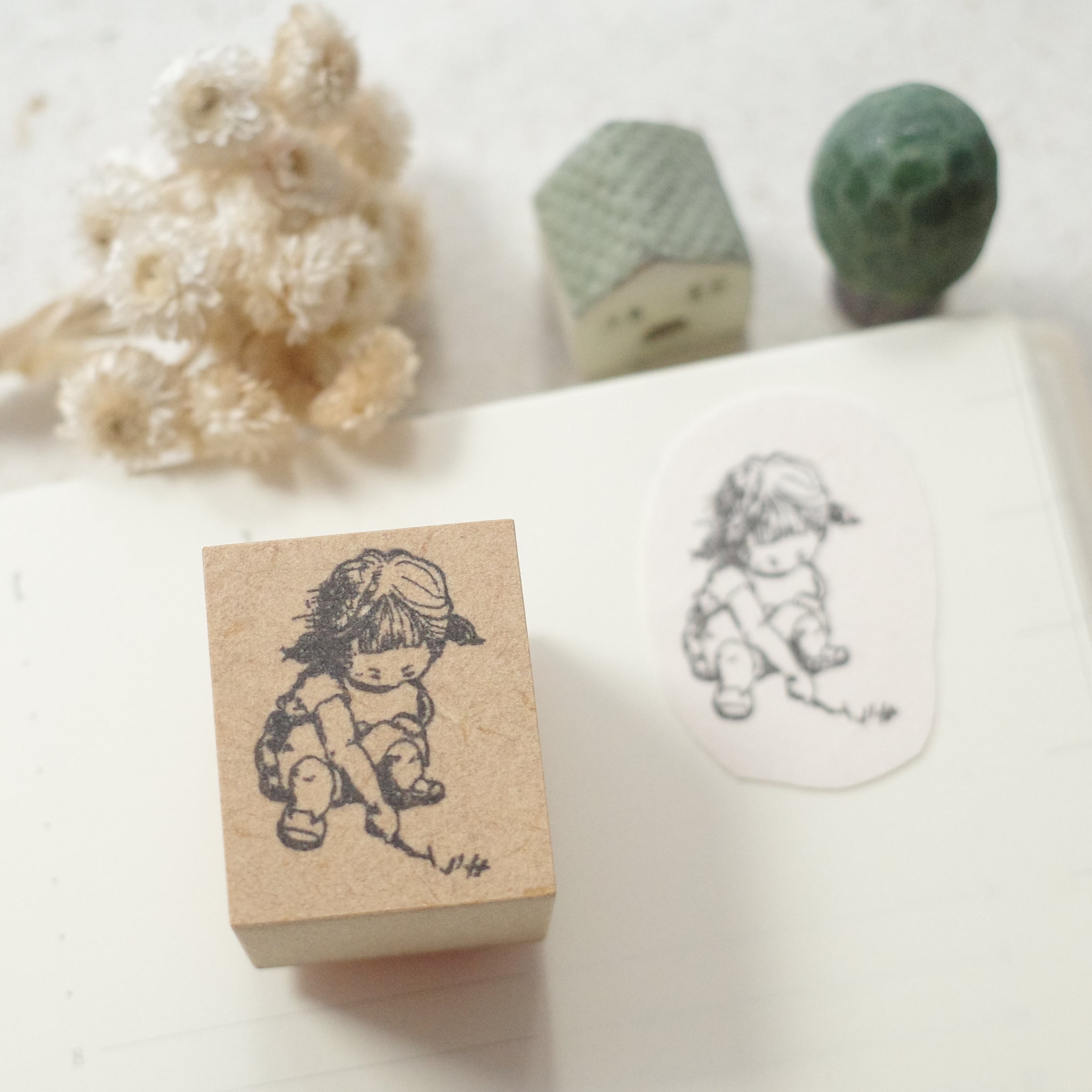 Sirusu rubber stamp - Drawing girl – petit zakkaya